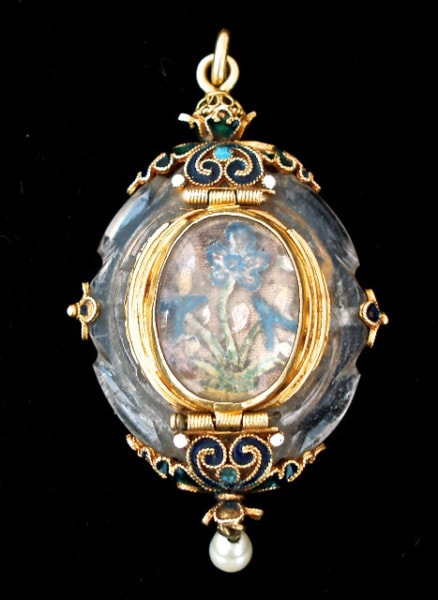 Rowan and Rowan : Renaissance pendant