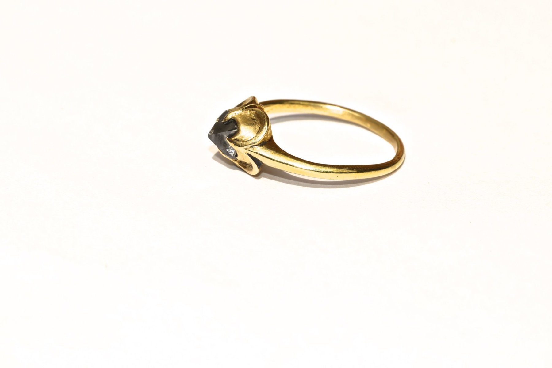 Rowan and Rowan : Renaissance point-cut diamond ring